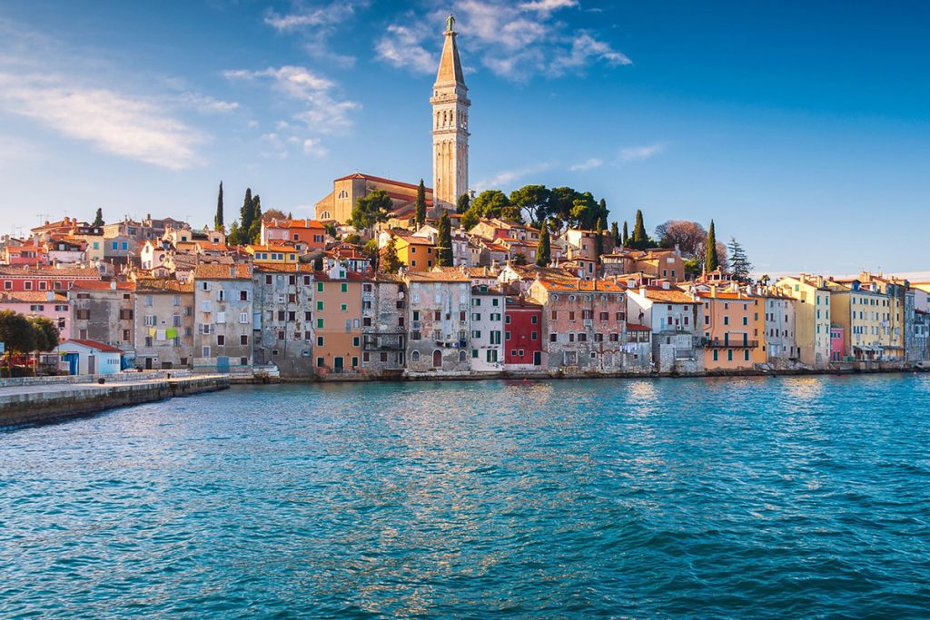 Pola, Croazia: La Guida di Viaggio Definitiva per il 2024 - Visitteo